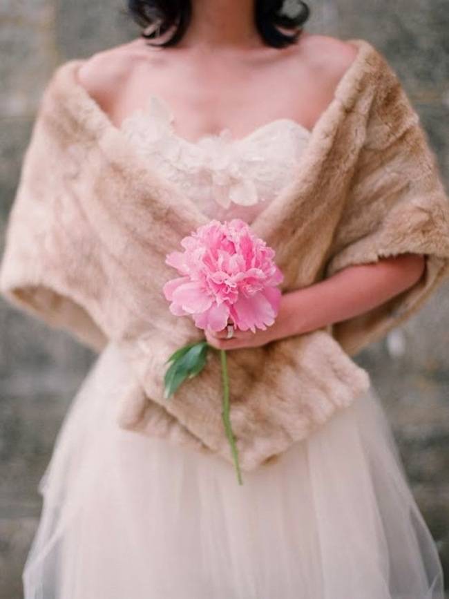 Striking Single-Flower Bouquets - Wedding Fanatic