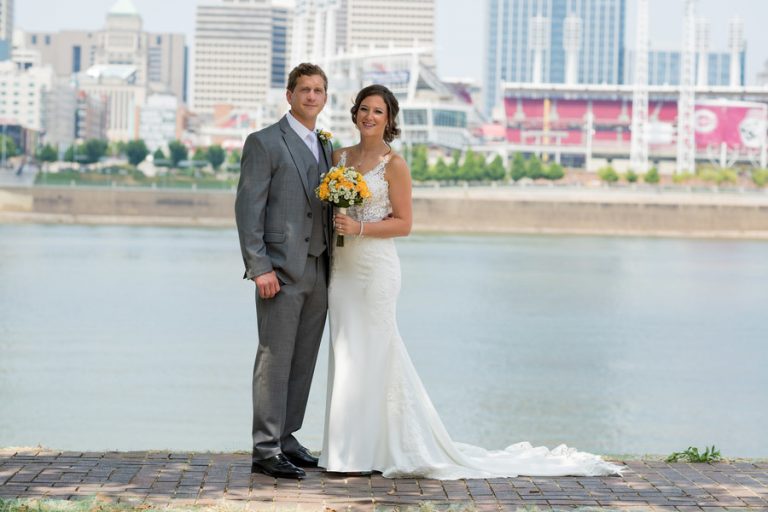 Modern Cincinnati Wedding - Wedding Fanatic