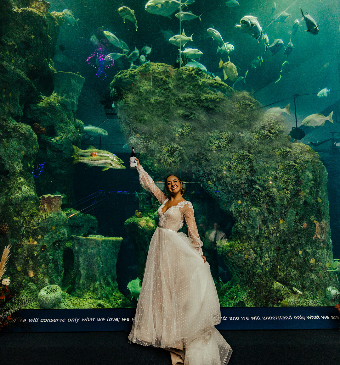 A Fall Wedding in a Seaworld Experience - Wedding Fanatic